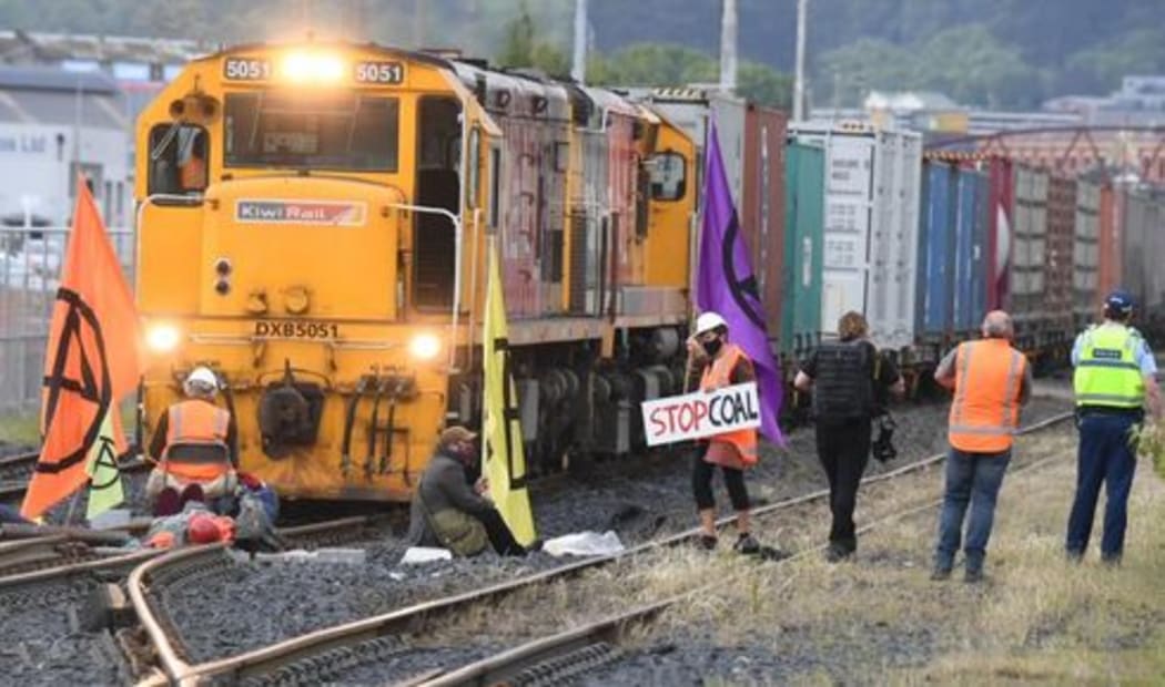 Extinction Rebellion protesters arrested at coal protest in Dunedin ...