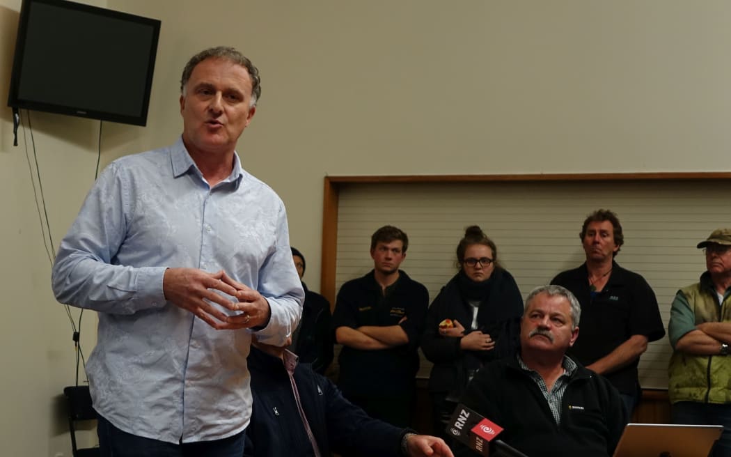 MPI faces angry Stewart Island locals over oysters | RNZ News