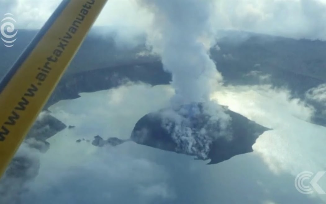 Vanuatu's Ambae volcano rumbling again | RNZ News