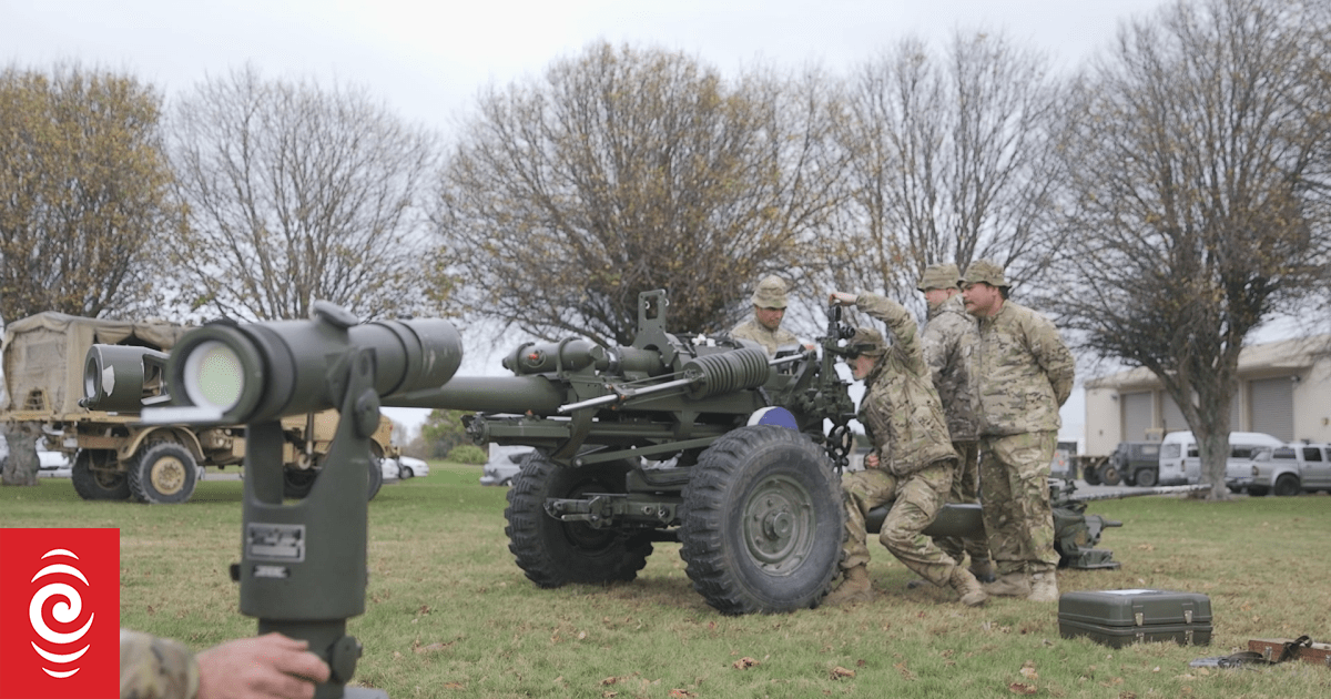 NZDF personnel prepare to help Ukraine fighters use L119 gun | RNZ
