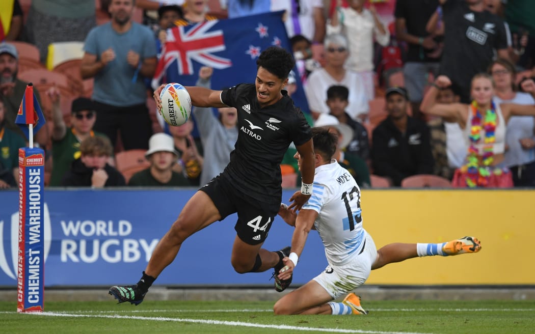 Black Ferns Sevens triumph, but the men shocked by Argentina | RNZ News