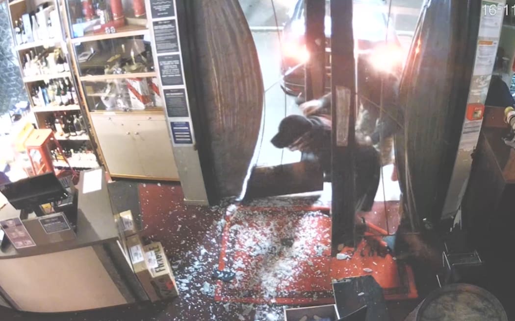 Revealed: What’s behind ram raid rampage? TikTok and adrenaline | RNZ News