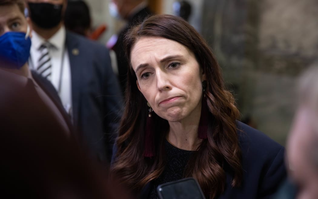 Jacinda Ardern taking Labour's drop in polls 'with a grain of salt ...