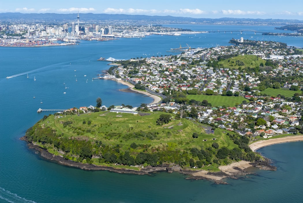 Mana whenua of Auckland mountain returns to iwi | RNZ News