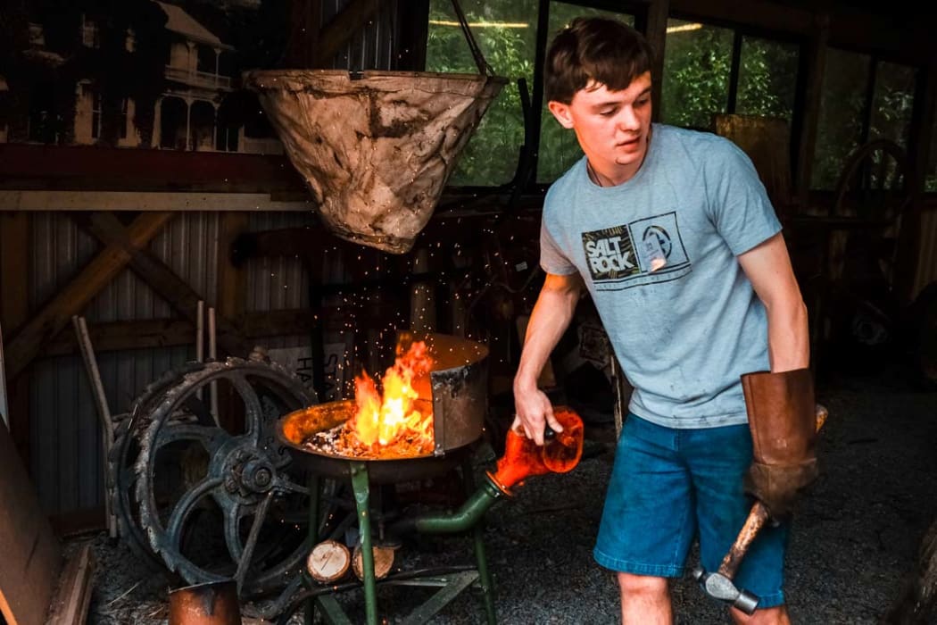 Nights with Karyn Hay for Friday 8 December 2017 Nights with Karyn Hay ...