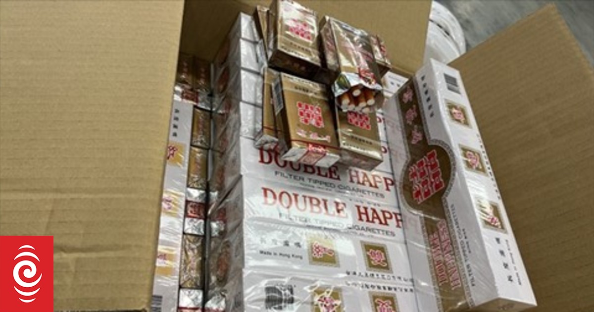 Customs arrests three for smuggling nearly half a million cigarettes ...