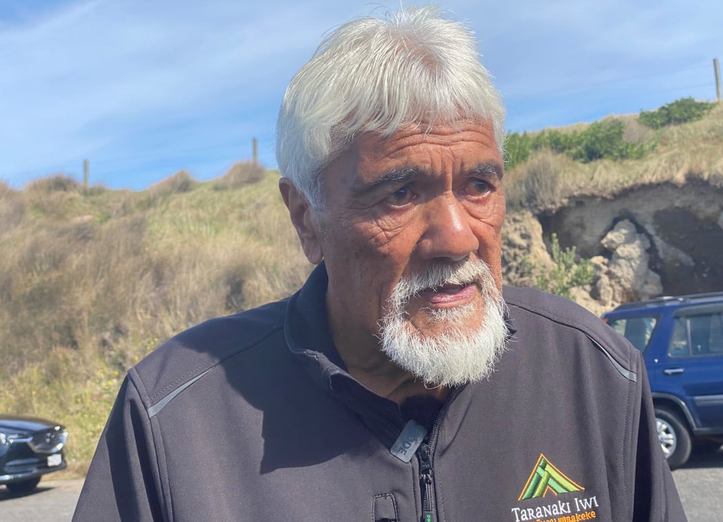 Rāhui spreads along coast in shellfish 'crisis' | RNZ News