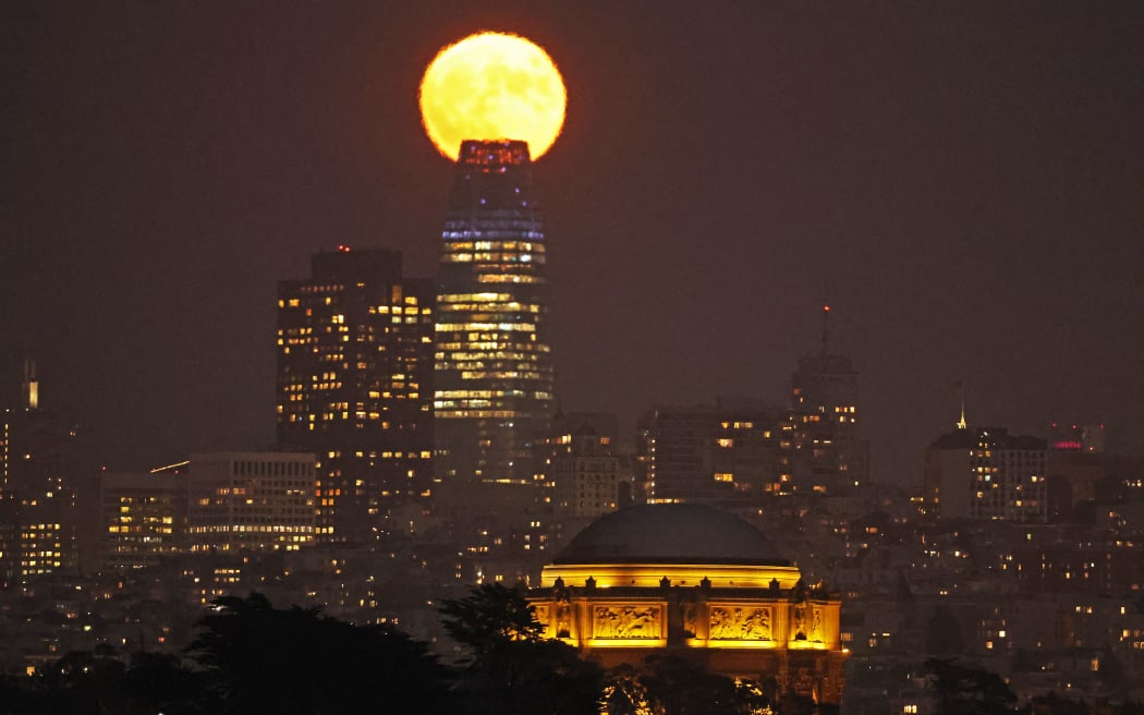 Super blue moon: Best ways to view and snap tonight's lunar wonder ...