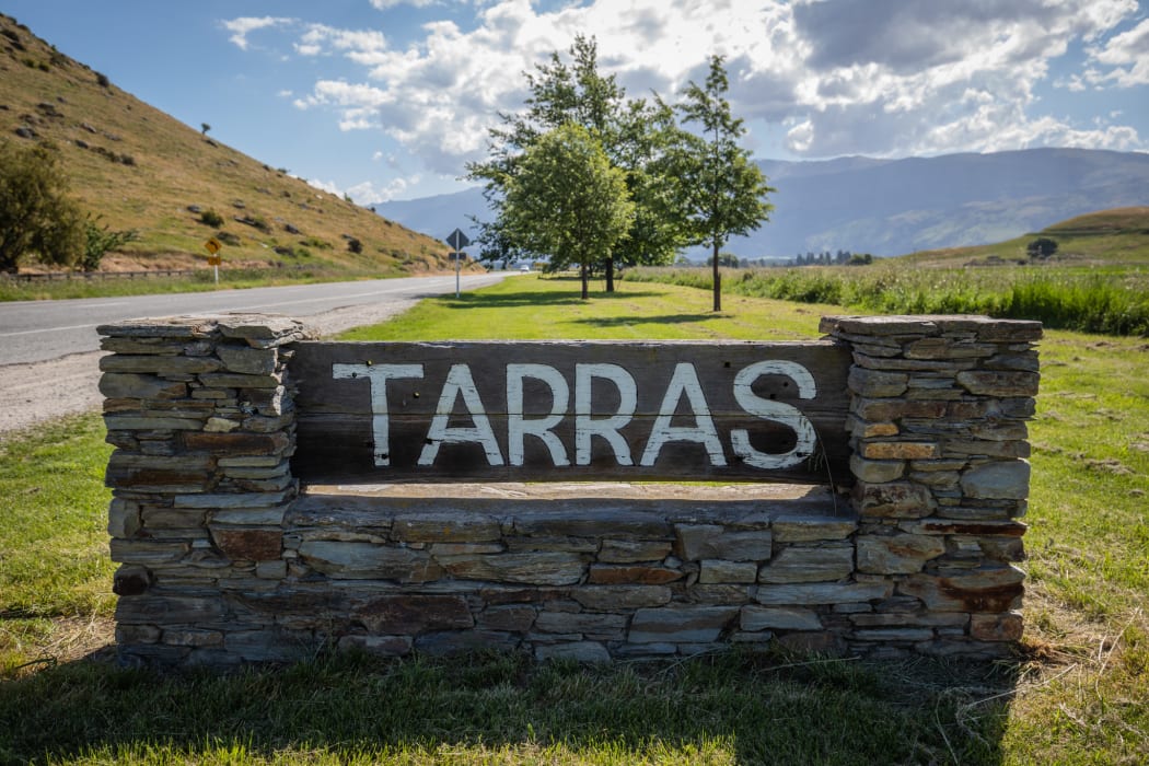 Tarras community divided over planned international airport | RNZ News