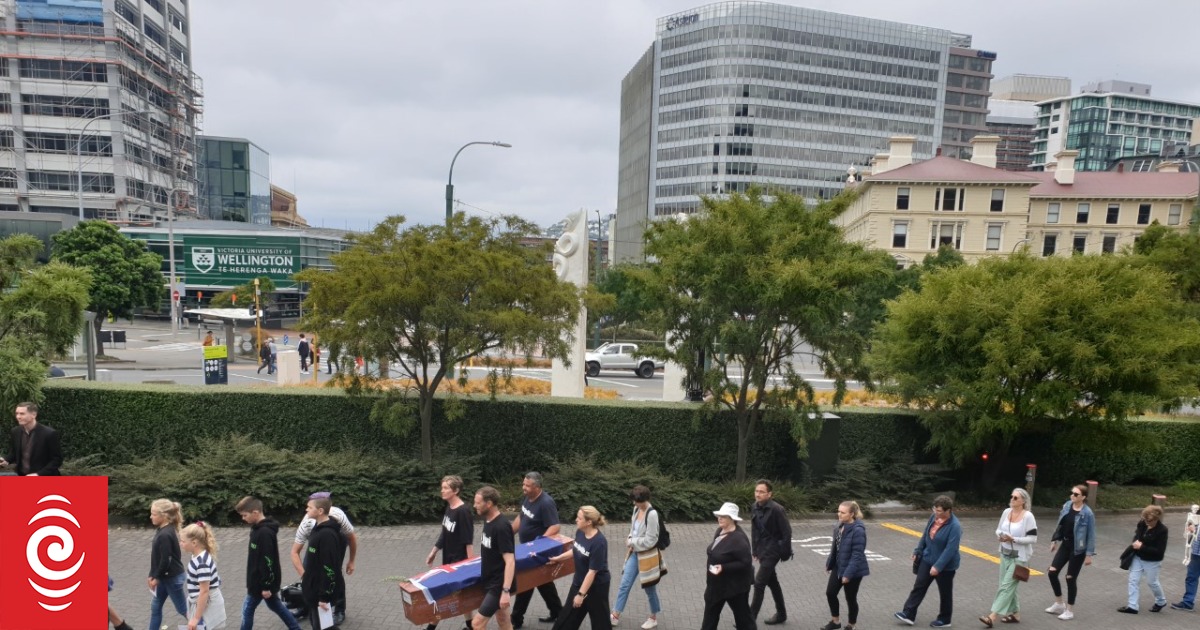 Epic bike ride protest to Parliament stalled by security | RNZ
