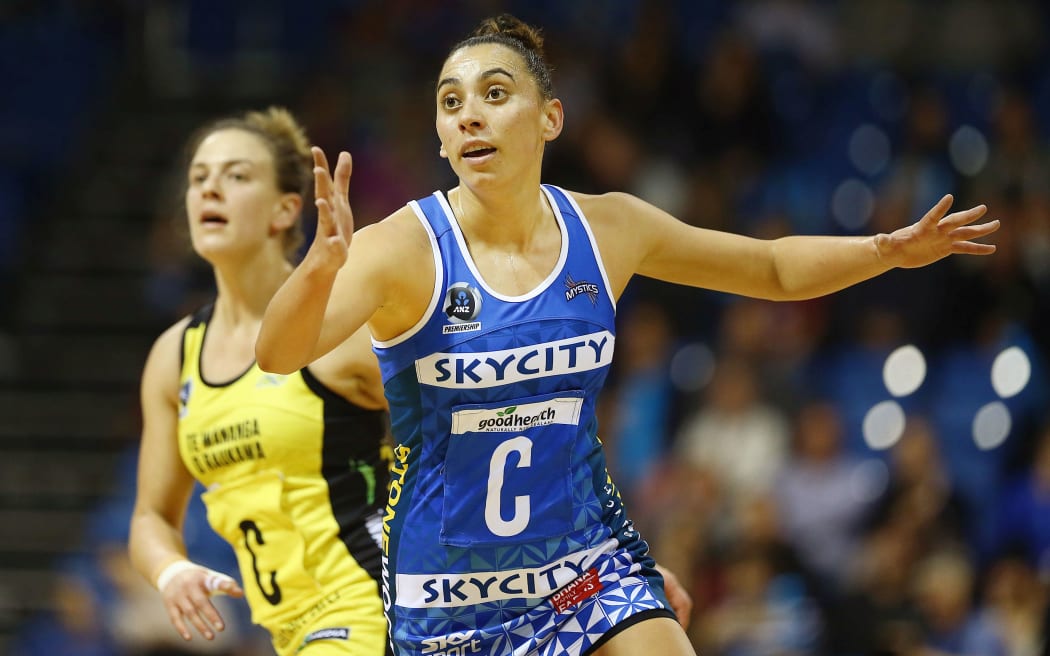 Netballers, rowers, and surfers tempted by Olympic sevens dream | RNZ News