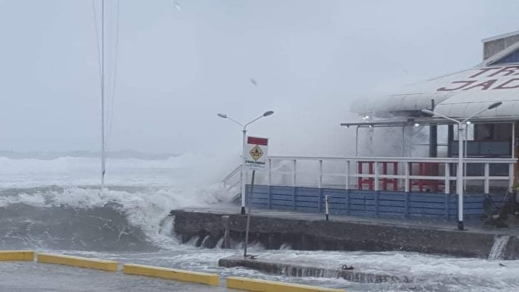 Cook Islands main island battered by storm | RNZ News