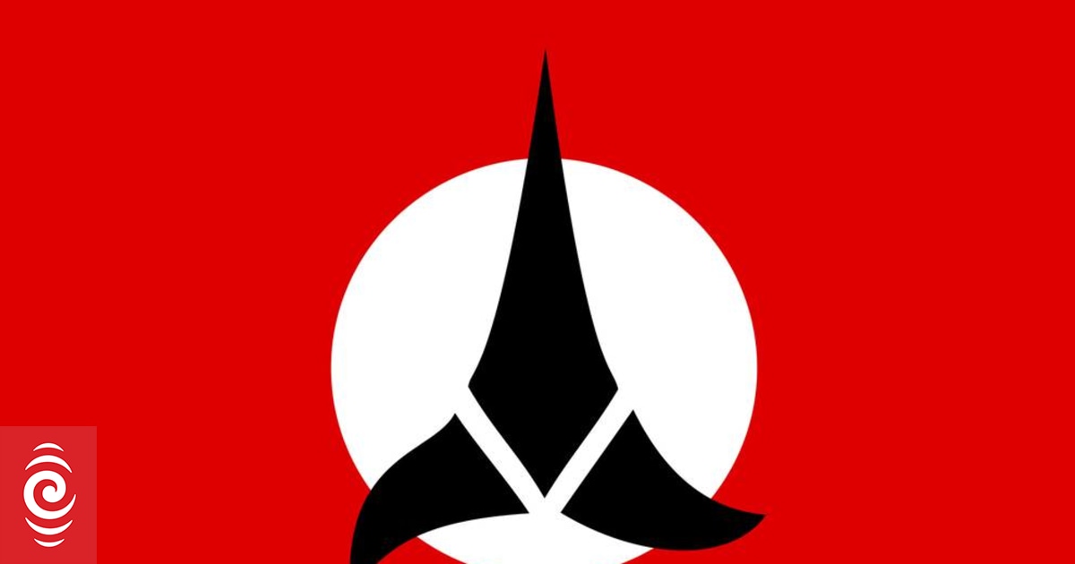 Police respond to 'racist' flag in Wānaka, find Klingon insignia | RNZ News