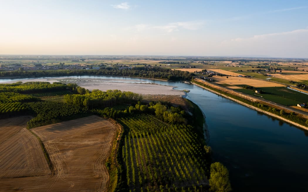 Extreme drought: Dried-up Italian river reveals unexploded WWII bomb ...