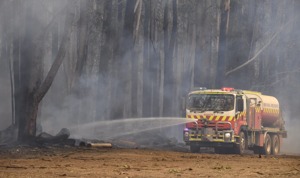 First NZ firefighters return after battling Australian blazes | RNZ News