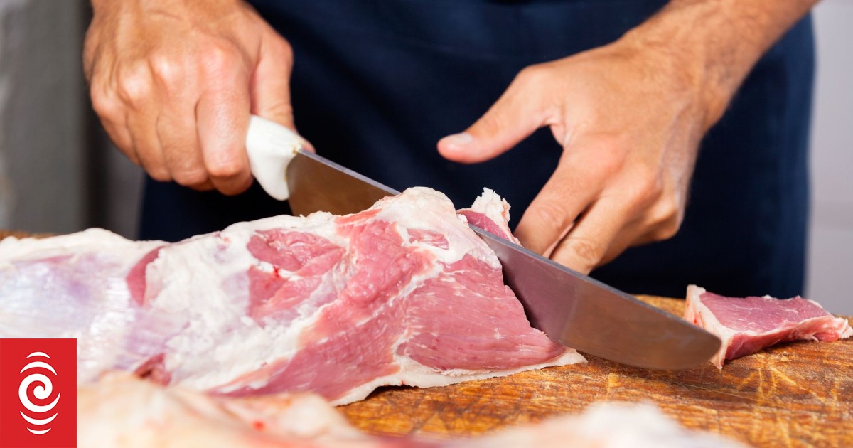 Tongan authorities destroy boxes of rotting meat | RNZ News