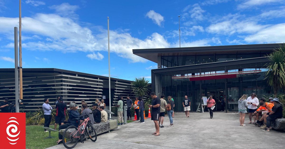 Cyclone Gabrielle: Vodafone aims for cell tower fixes by nightfall | RNZ