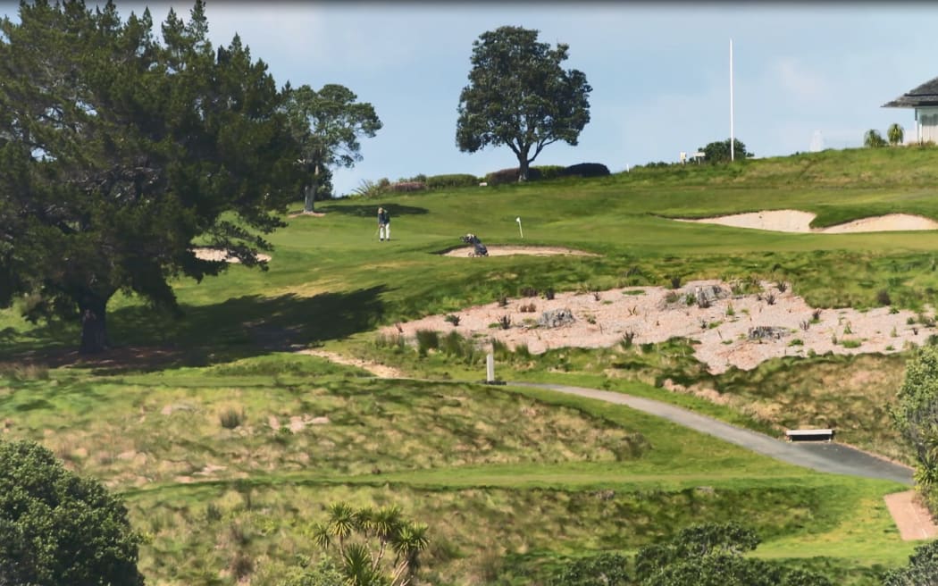 Teed off: Golf course staff owed thousands in pay | RNZ