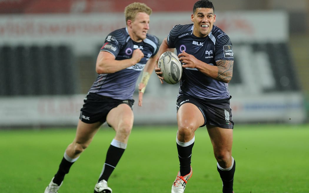Sport: Matavesi brothers sign for Newcastle Falcons | RNZ News