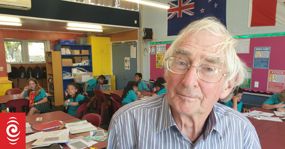 More teachers staying in the classroom into their 70s | RNZ News