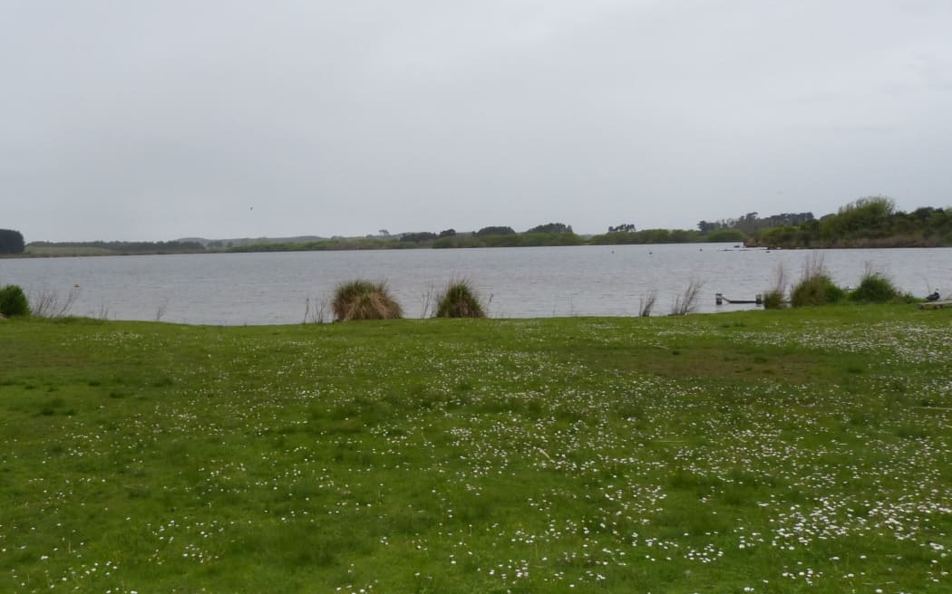 Troubled waters: Lake Horowhenua row escalates | RNZ News