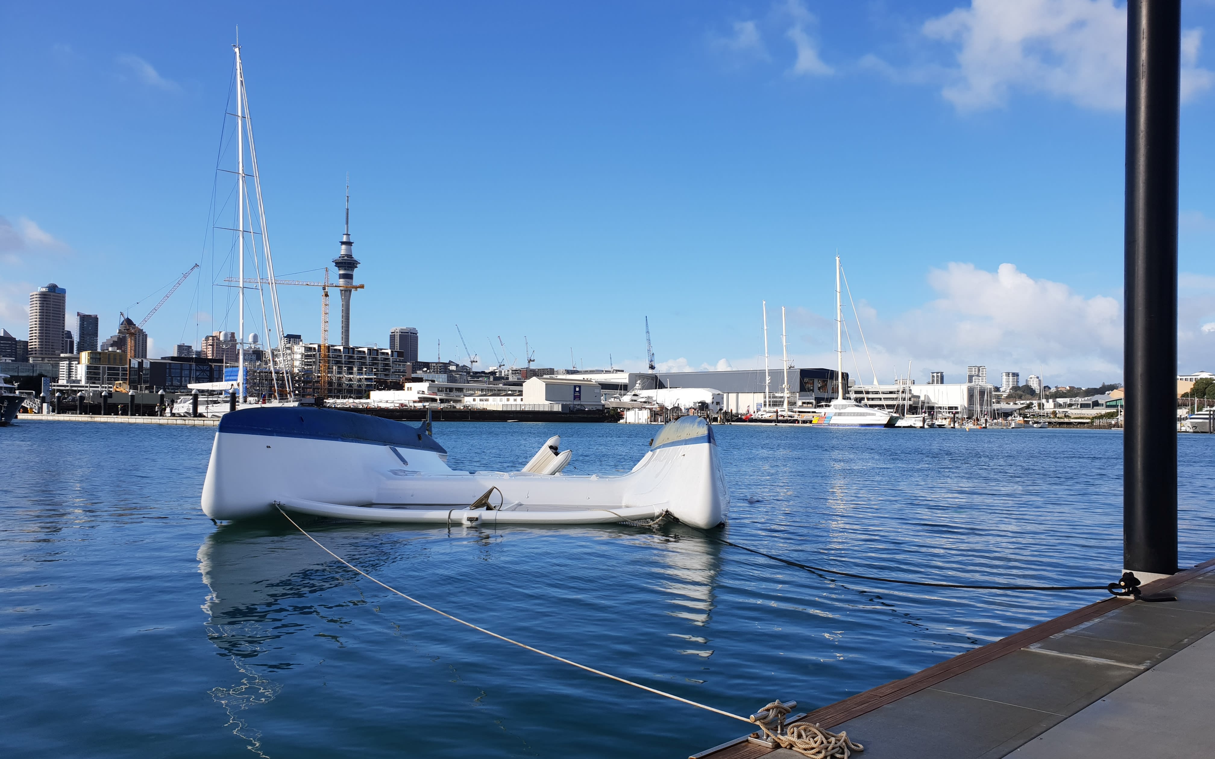 Auckland thunderstorm and strong wind | A Gallery from News | RNZ
