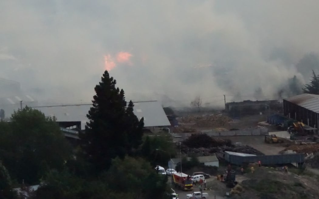Dunedin fire: 2000 tonnes of dry logs up in flames | RNZ News