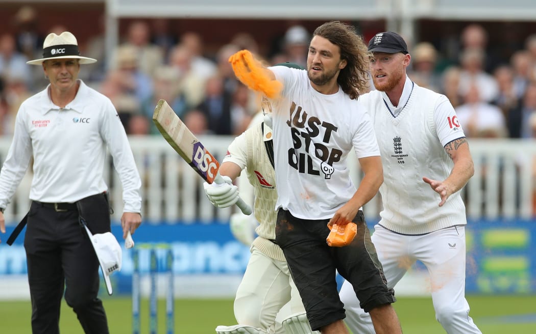 Just Stop Oil protesters disrupt Wimbledon | RNZ News