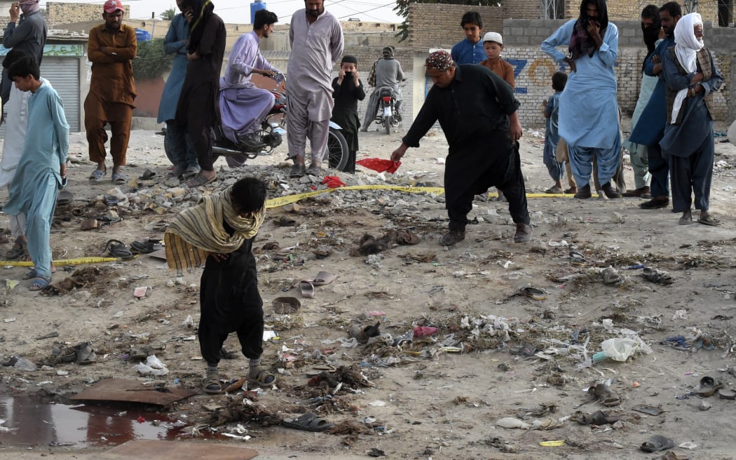 Suicide bombings rip through two mosques in Pakistan, killing at least ...