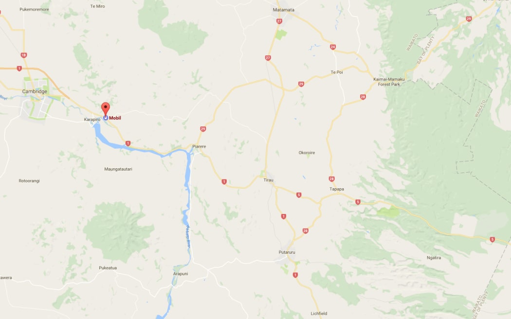 Ram raiders smash into Karapiro service station | RNZ News