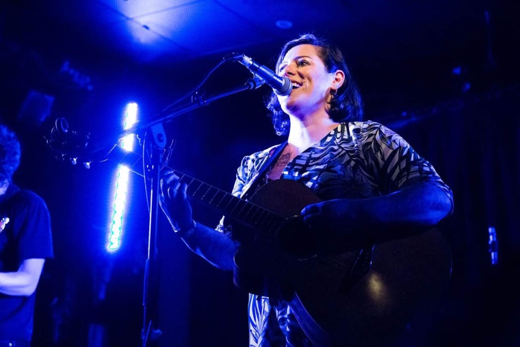 Anika Moa live at the Kings Arms | RNZ