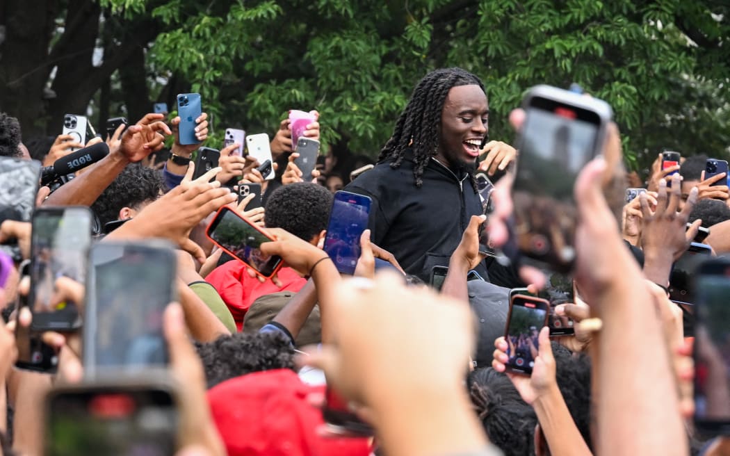 Twitch streamer Kai Cenat's hyped PS5 giveaway sparks mayhem in ...