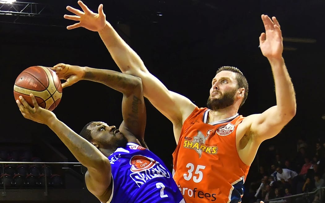 Te Rangi stands tall as Sharks topple Saints | RNZ News