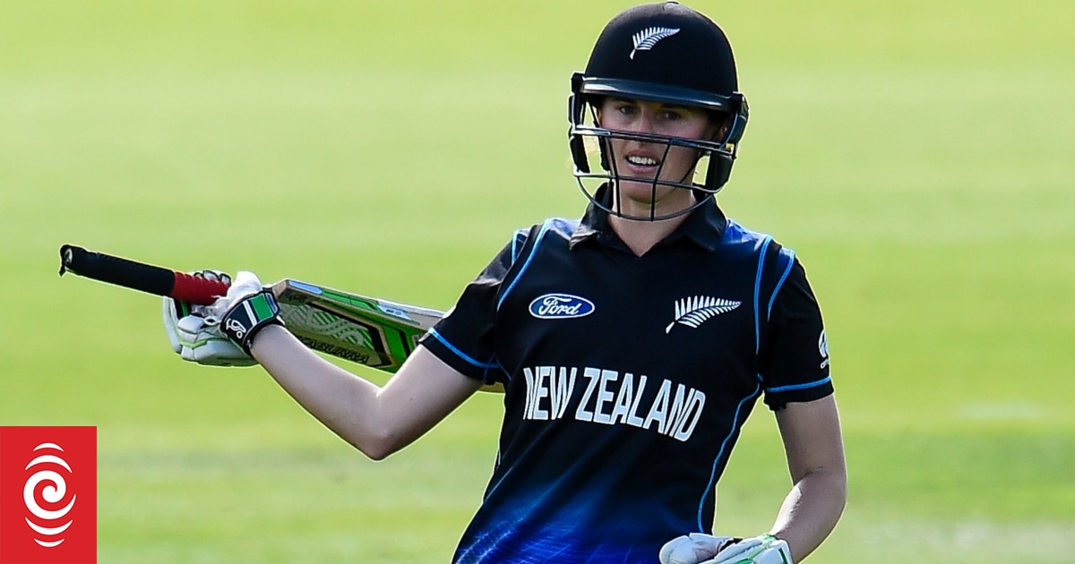 Back-to-back tonnes for Satterthwaite | RNZ News