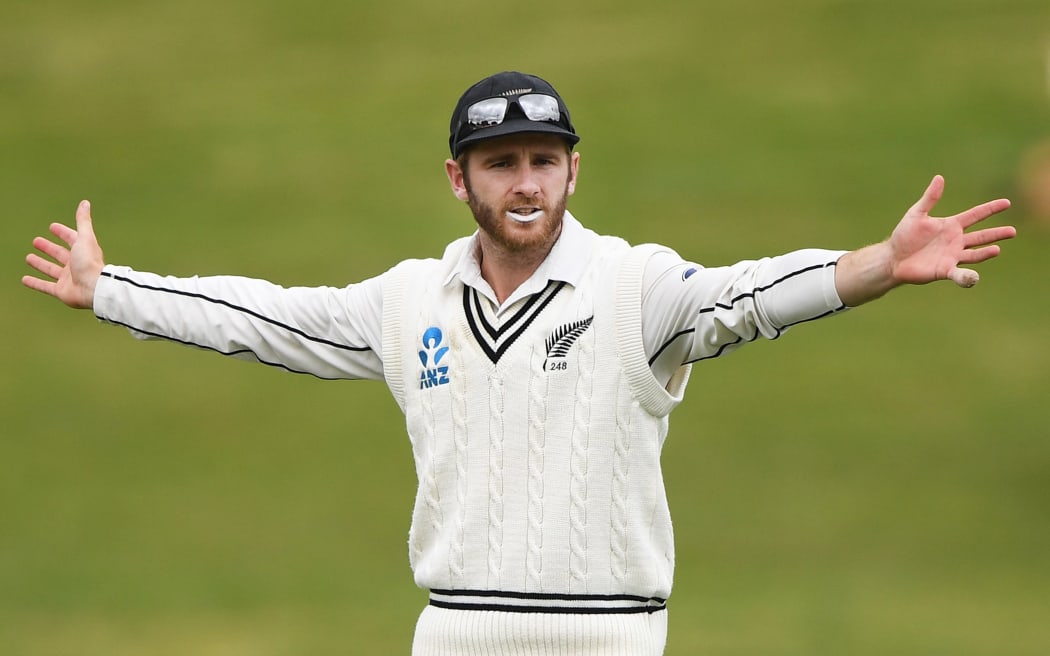 Black Caps finally make breakthrough | RNZ News