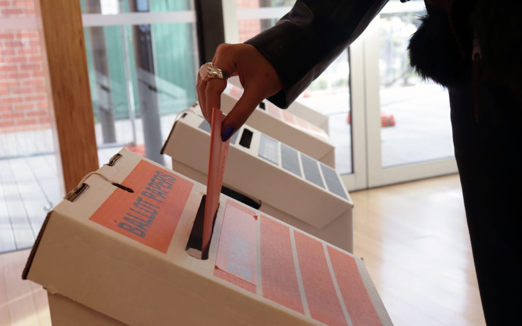 First-time Asian voters embrace New Zealand's democratic process | RNZ News