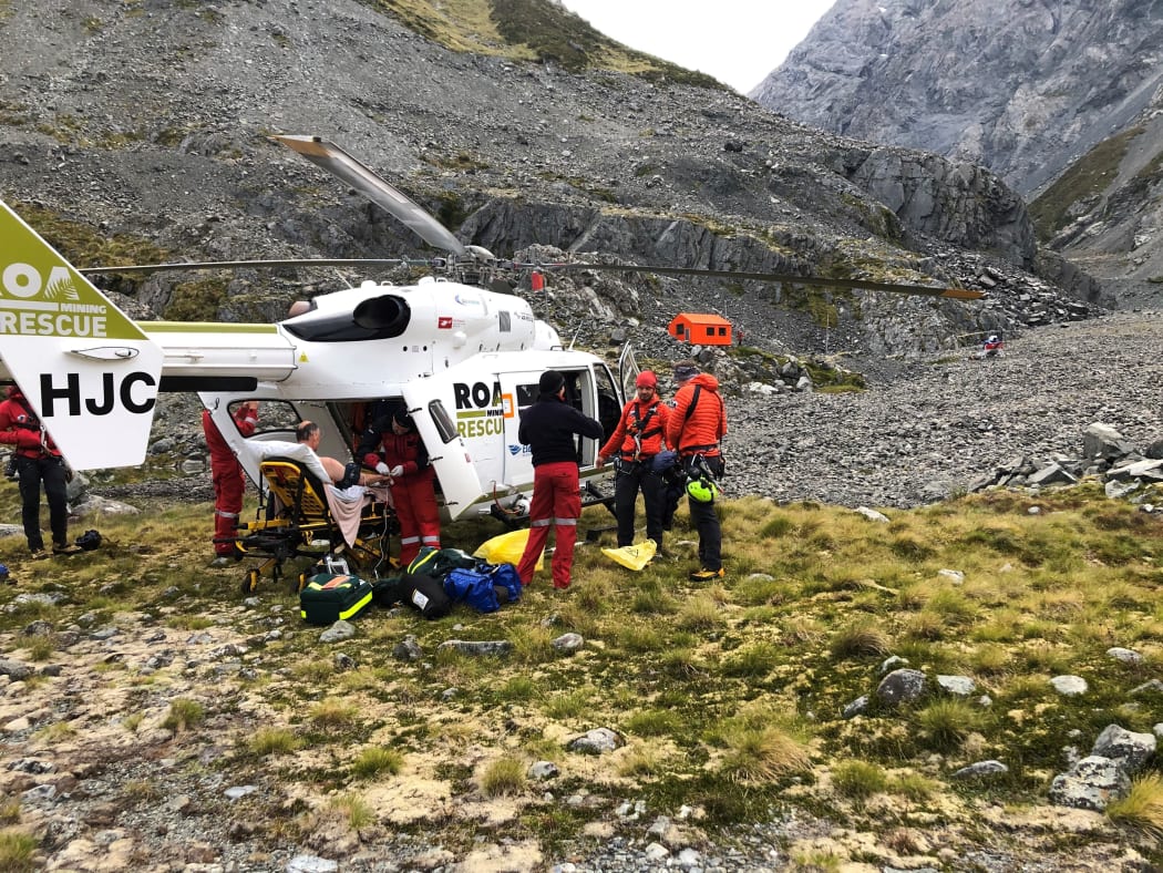 Climbers rescued from Aoraki/ Mt Cook | RNZ News
