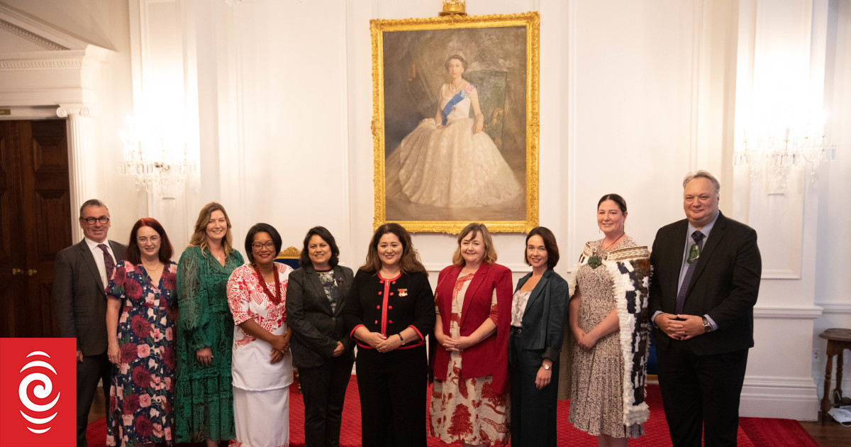 New ministers sworn in following Chris Hipkins' Cabinet shuffle | RNZ News