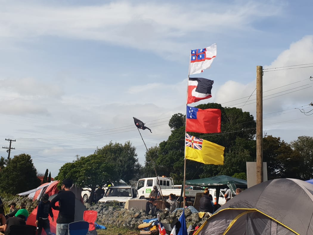 Treaty expert on Ihumātao battle: 'Crown playing dictator of iwi' | RNZ ...