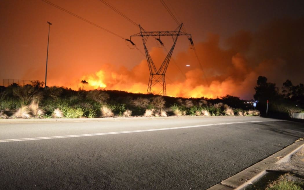'Massive' Sydney bushfire burns over 2000 hectares | RNZ News