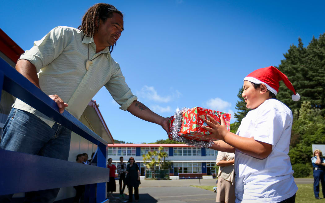 'Māori Santa Claus' pays early visit | RNZ News