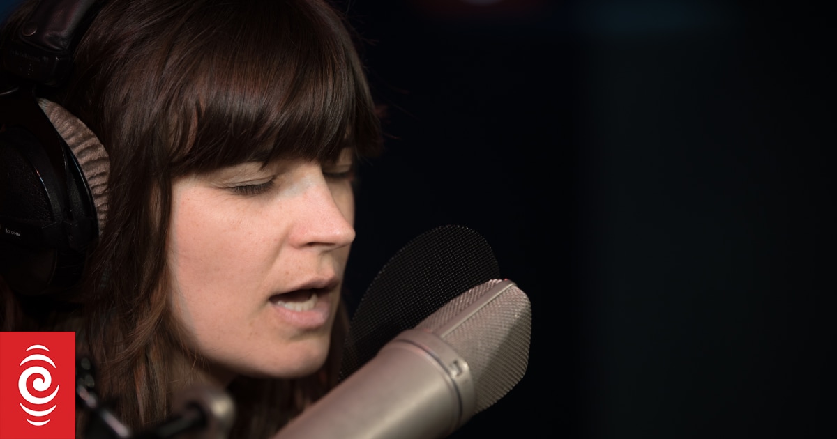 Lydia Cole performs 'The Sacred' live | RNZ