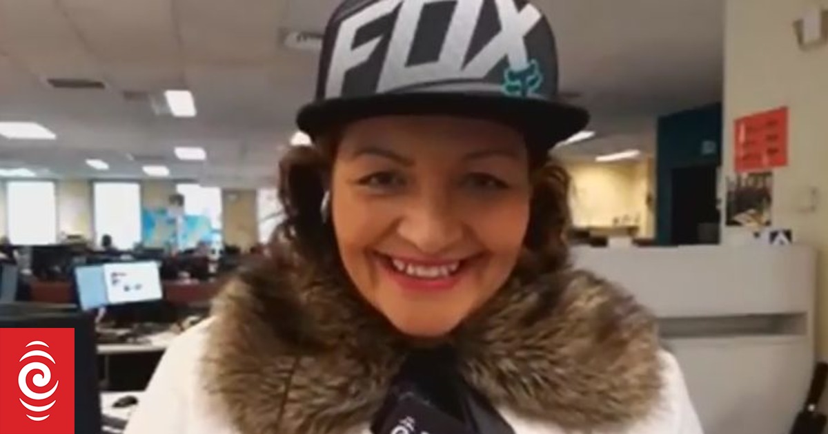 Marama Fox sings a Christmas song for Checkpoint | RNZ
