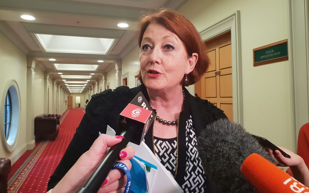 Labour MP Ruth Dyson accepts apology from Maggie Barry | RNZ News