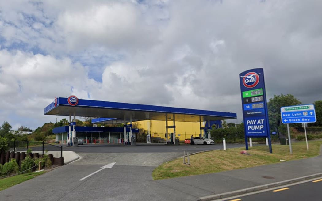 One seriously injured after incident at New Lynn petrol station | RNZ News