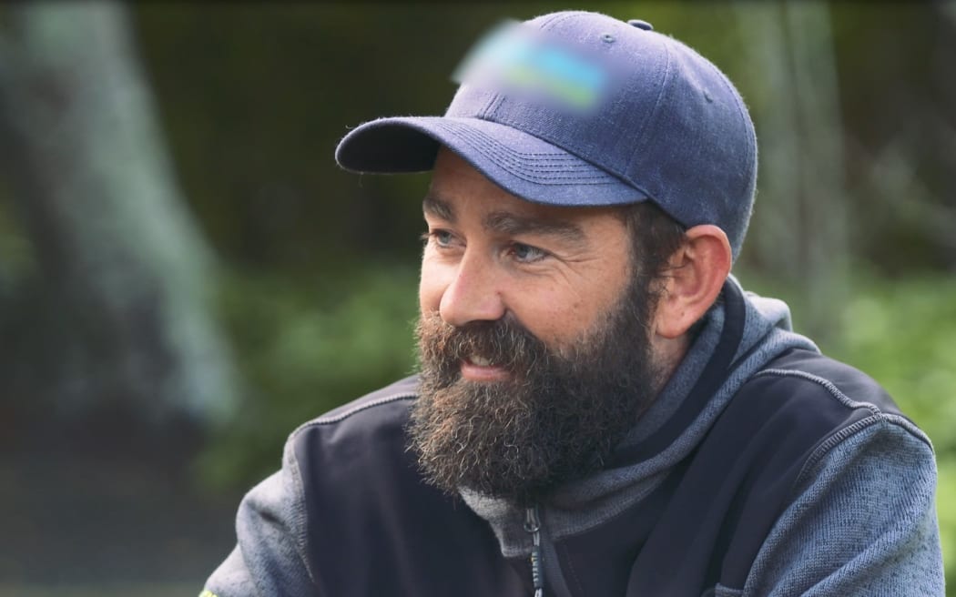 Teed off: Golf course staff owed thousands in pay | RNZ