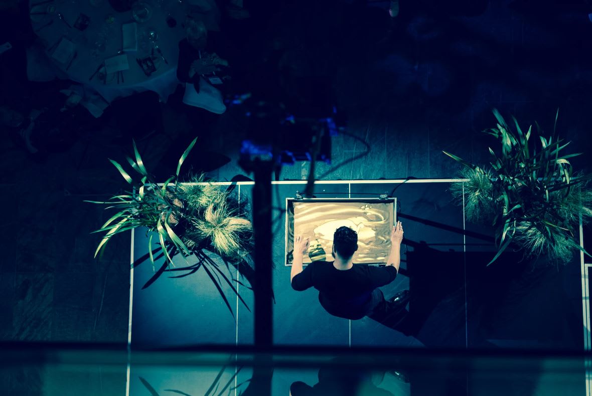 Enter The Sandman - sand artist Marcus Winter | RNZ