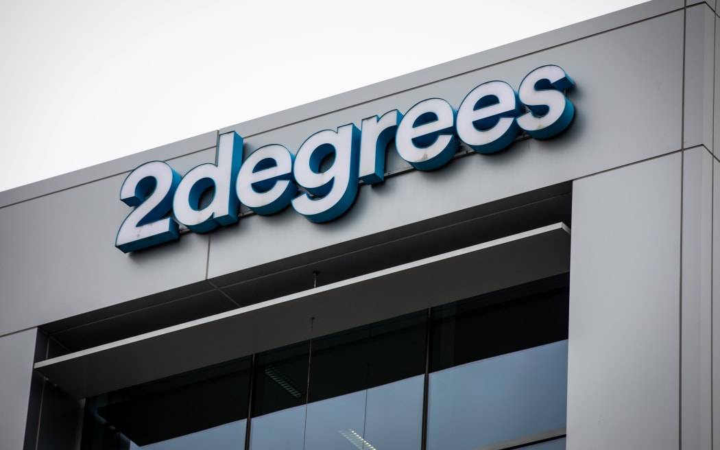 2degrees sells mobile phone towers in $1.08b deal | RNZ News