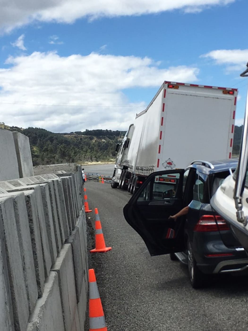 SH1 north of Kaikōura reopens after truck crash | RNZ News