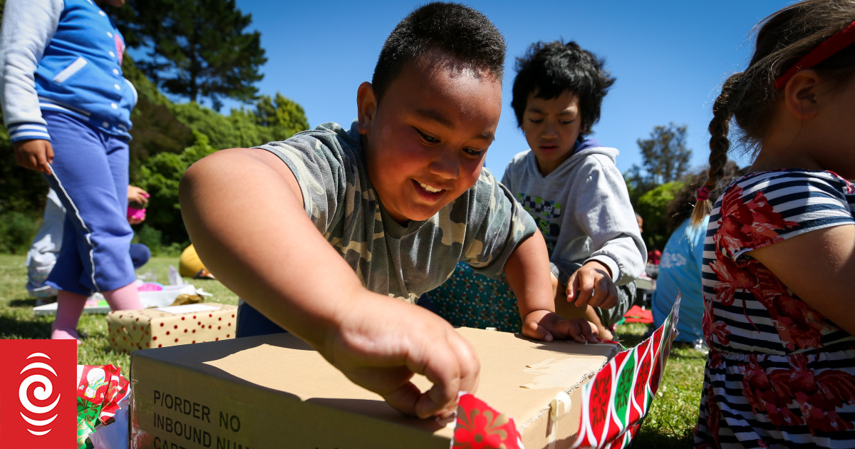 'Māori Santa Claus' pays early visit | RNZ News